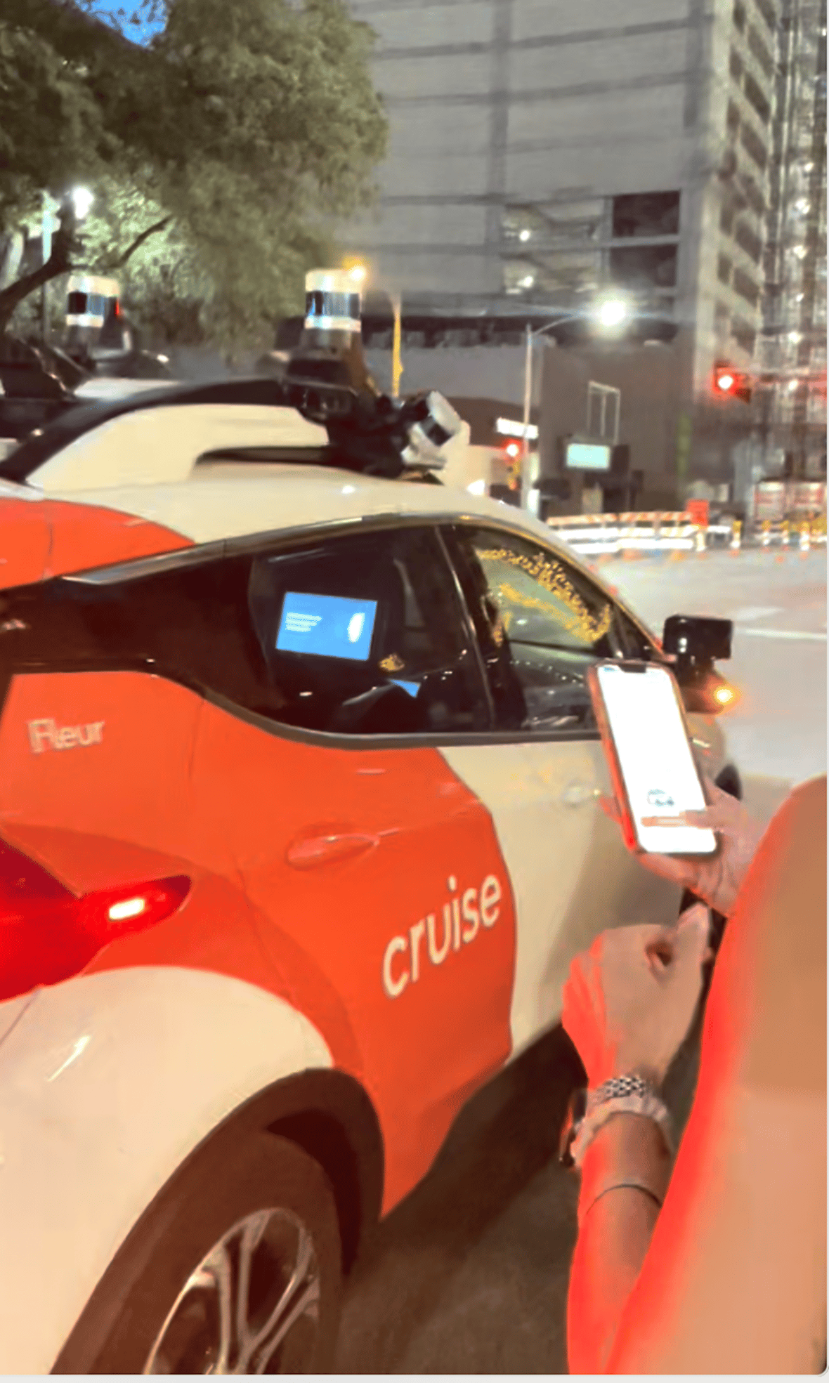 Riding in a Cruise Driverless Taxi - A Girls Guide to Cars