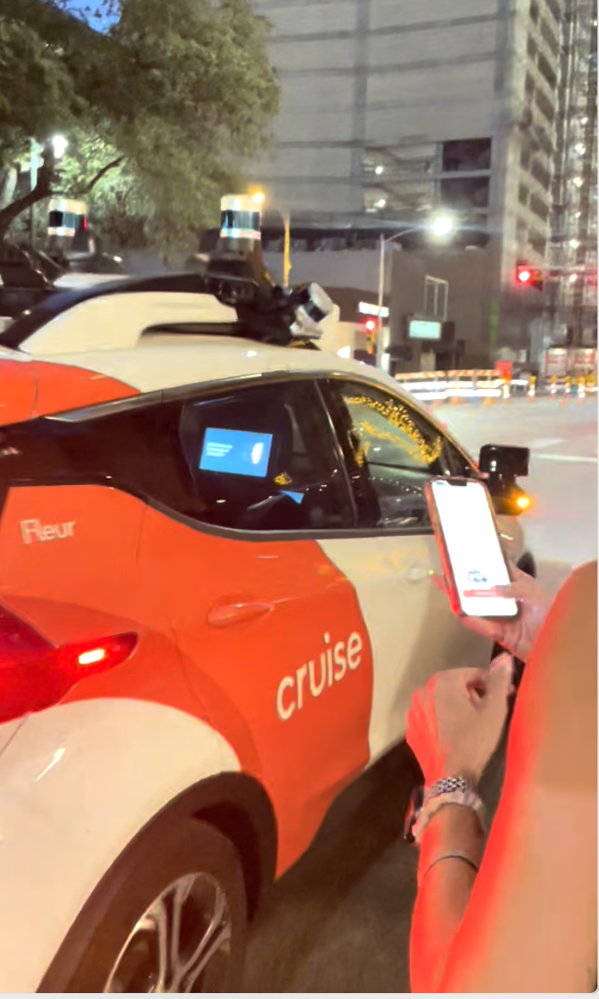 Riding in a Cruise Driverless Taxi - A Girls Guide to Cars