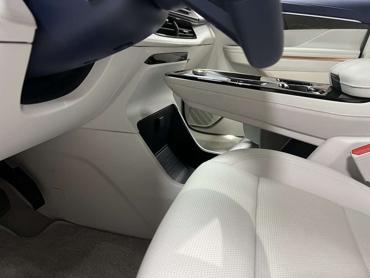 15 Great Places to Put Your Handbag in the Car - A Girls Guide to Cars